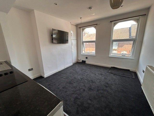 Cardigan Street, Luton LU1, 2 bed flat to rent, £1,200 pcm | PrimeLocation