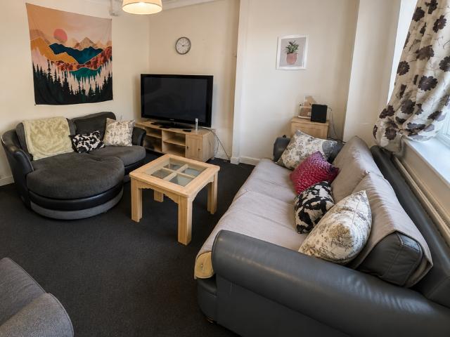 Cardwell Crescent Room 2