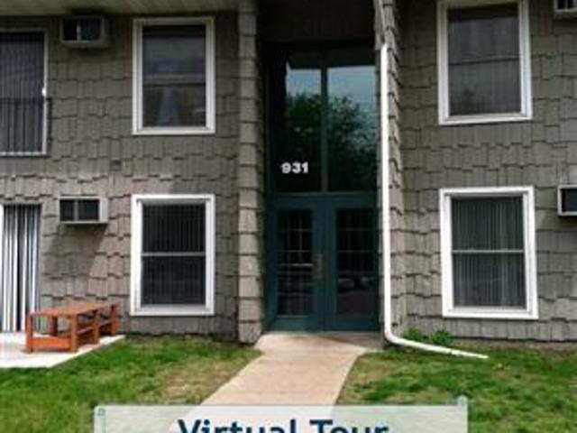 Care Free Condo Living in Hopkins!