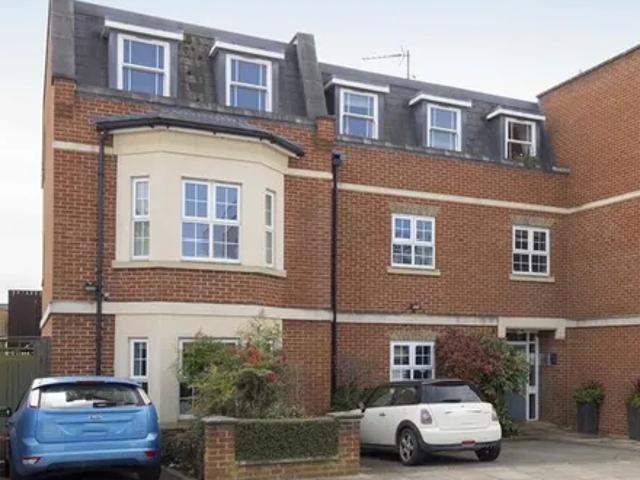 Carelia Court, London, W4 5DD, United Kingdom | 2 bed apartment for rent #137020749 | Rentberry