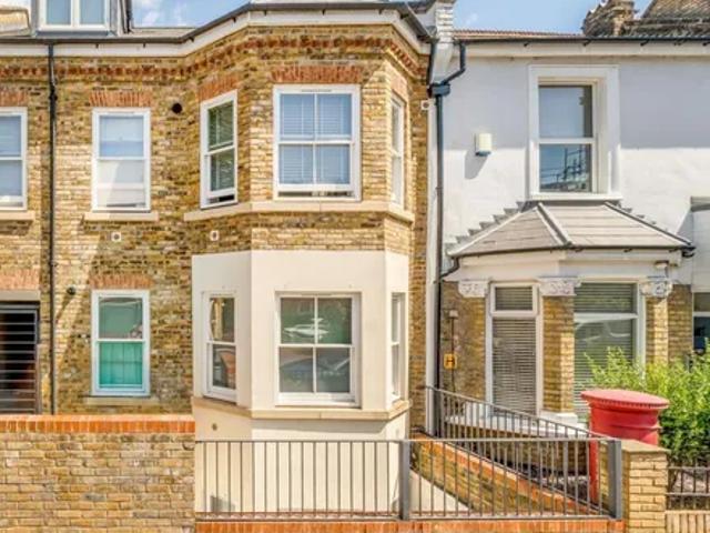 Carelia Court, London, W4 5DG, United Kingdom | 2 bed house for rent #165466403 | Rentberry