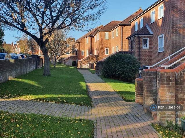Carew Views, Eastbourne, BN21 2 bed flat to rent £1,150 pcm £265 pw