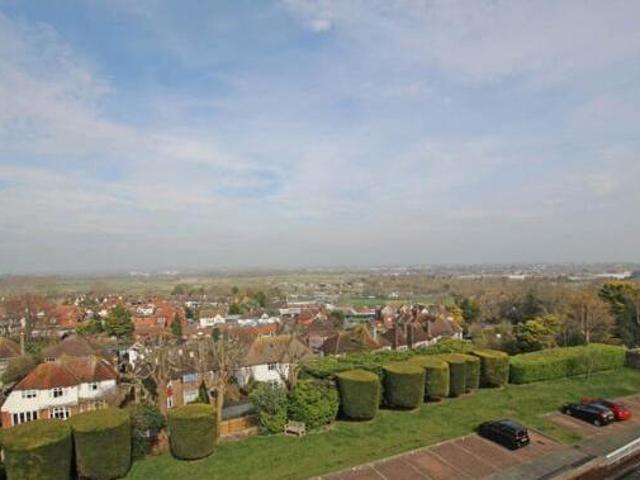 Carew Road, Eastbourne, 2 Bedroom Flat