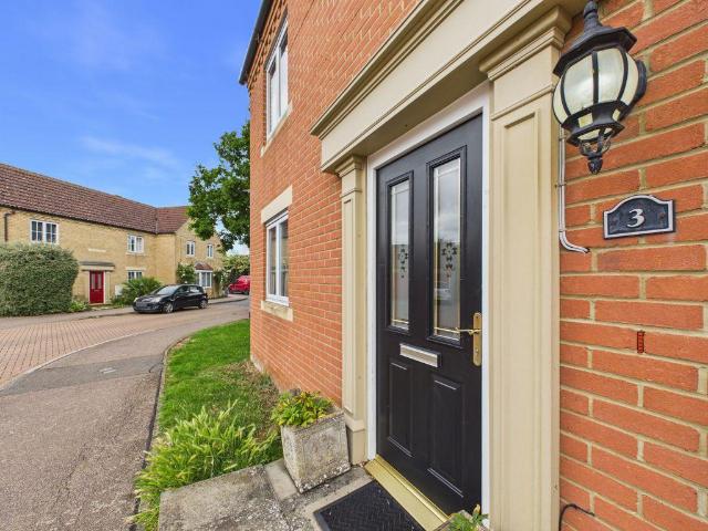 Carey Close, Ely, Cambridgeshire, CB7 3 bed semi detached house to rent £1,550 pcm £358 pw