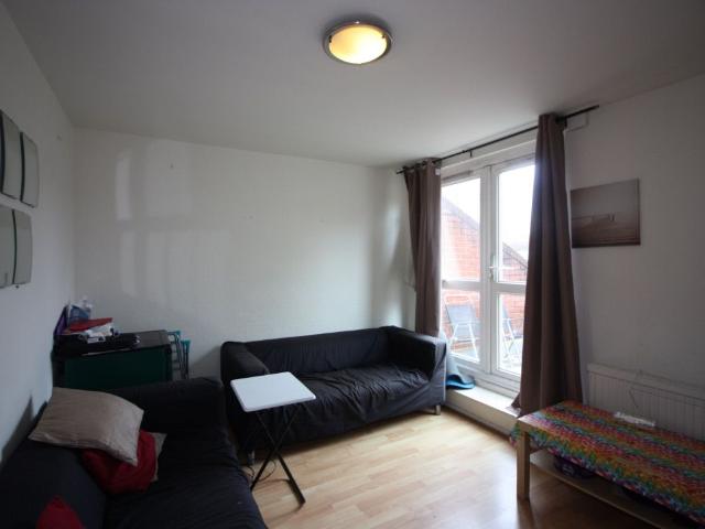 Carfax Place, Clapham SW4, 4 bed flat to rent, £3,799 pcm | PrimeLocation