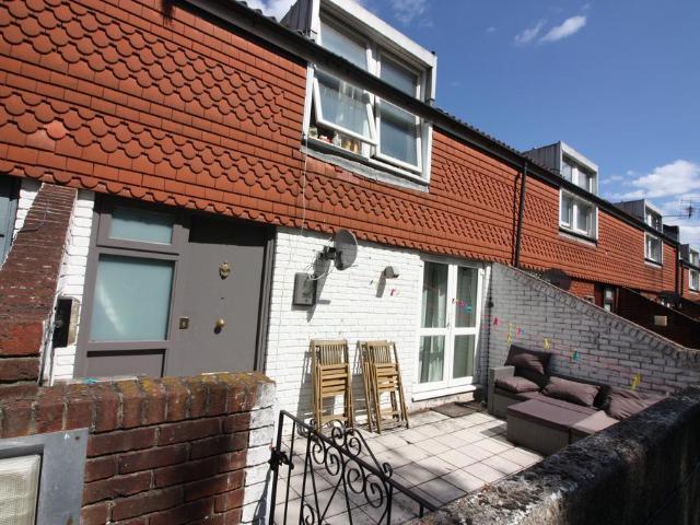 Carfax Place, London SW4 4 bed apartment to rent £3,799 pcm £877 pw