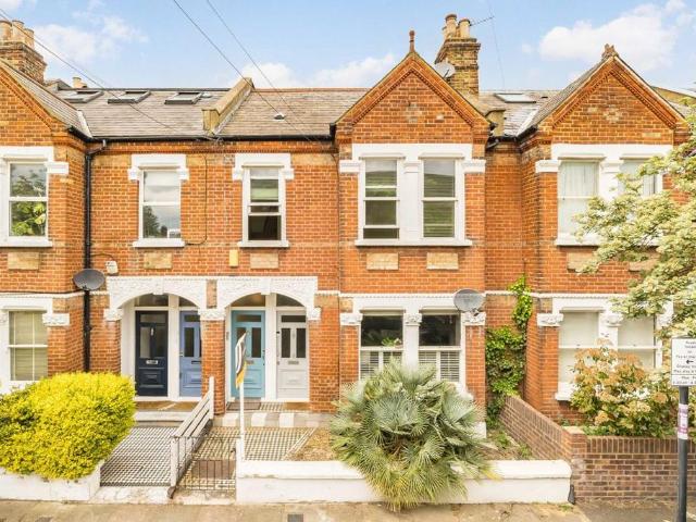 Cargill Road, London SW18 1 bed flat to rent £2,150 pcm £496 pw