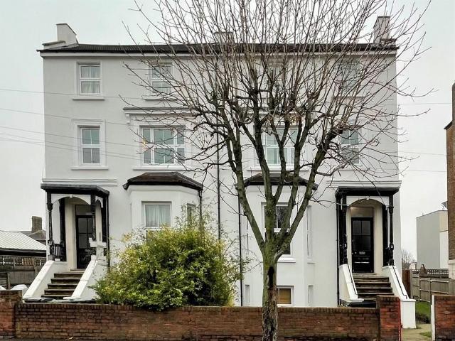 Cargreen Road, South Norwood 2 bed flat to rent £1,675 pcm £387 pw