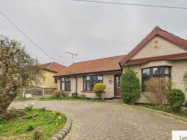 Carisbrooke Drive, Corringham, 2 Bedroom Semi detached