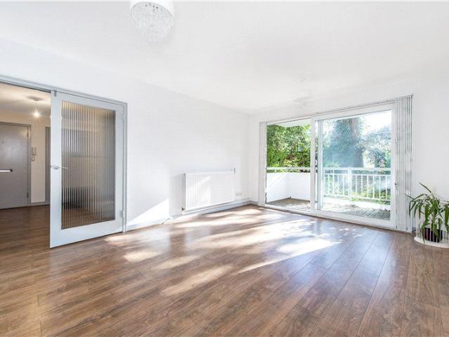 Carisbrooke House, Courtlands, Sheen Road, Richmond TW10, 2 bed flat to rent, £2,800 pcm | PrimeLocation