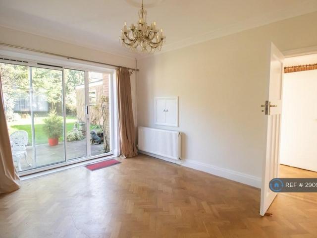 Carisbrooke Road, Leicester, LE2 3 bed semi detached house to rent £1,495 pcm £345 pw