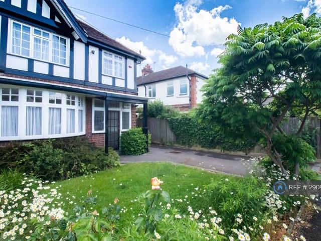 Carisbrooke Road, Leicester, LE2 3 bed semi detached house to rent £1,495 pcm £345 pw