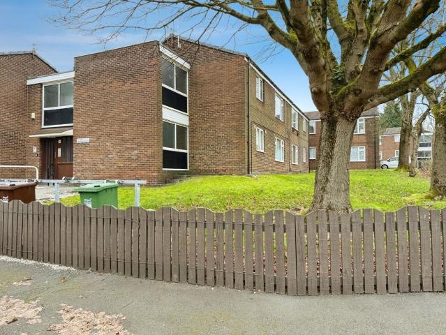 Carisbrooke Road, Leigh WN7, 2 bed flat to rent, £700 pcm | PrimeLocation