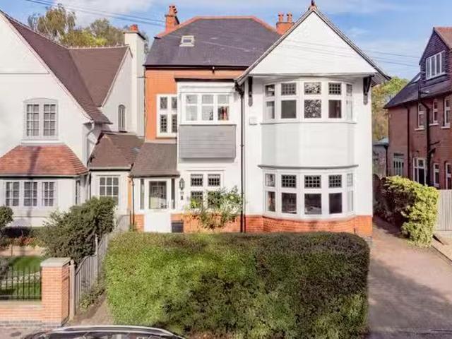 Carisbrooke Road, South Knighton. 6 bed detached house for sal.