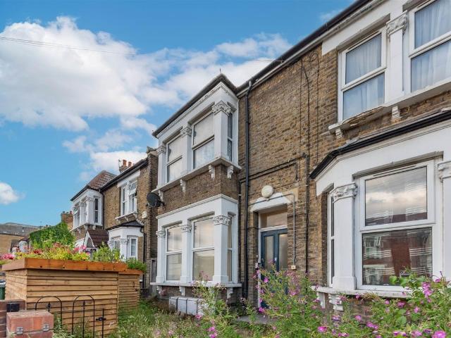 Carisbrooke Road, Walthamstow E17, Studio to rent, £1,250 pcm | PrimeLocation