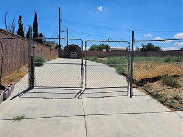 Carla St, Mojave, CA 93501