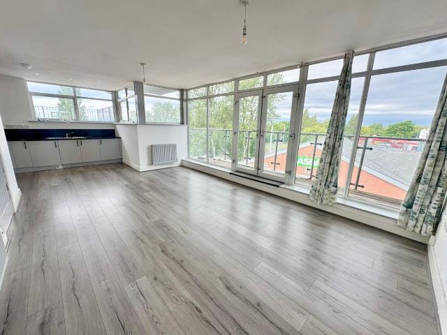 Carlett View, Liverpool L19, 2 bed flat to rent, £950 pcm | PrimeLocation