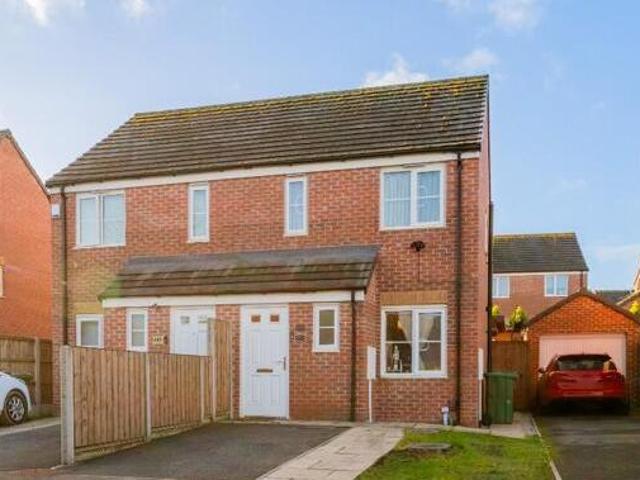 Carleton Glen, Pontefract, 2 Bedroom Semi detached