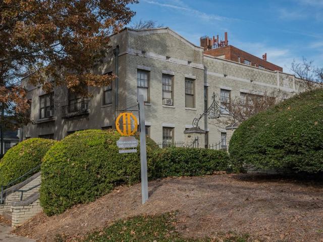 Carlisle Terrace Studio Apartment for Rent at 1223 29th St S, Birmingham, AL 35205 Highland Park