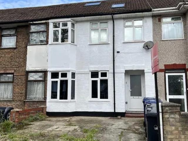 Carlisle Avenue, London, W3 7NQ, United Kingdom | 4 bed apartment for rent #140657437 | Rentberry
