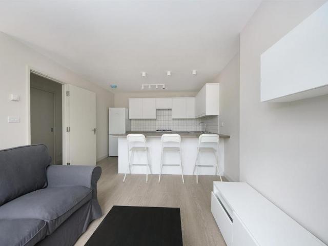 Carlisle Avenue, W3 2 bed flat to rent £2,250 pcm £519 pw