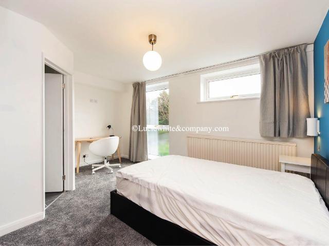 Carlisle Close, Kingston Upon Thames KT2, Room to rent, £950 pcm | PrimeLocation