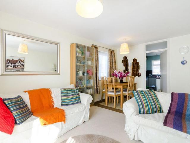 Carlisle Close, Kingston, Kingston. 2 bed flat to rent £1,900 pcm £438 pw