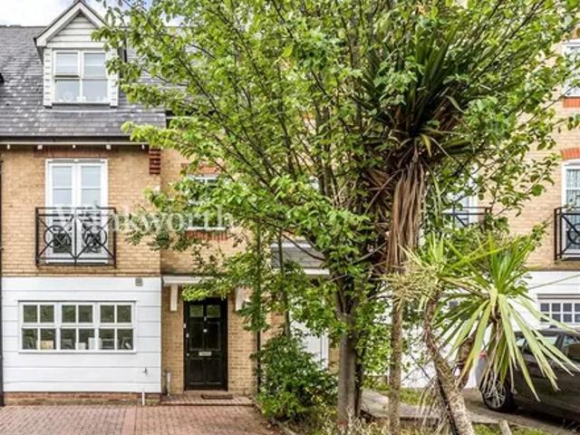 Carlisle Place, London, N11 1JW, United Kingdom | 5 bed townhouse for rent #138314173 | Rentberry