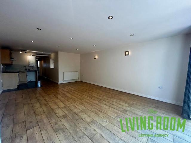 Carlisle Street, Splott, Cardiff 2 bed flat to rent £1,050 pcm £242 pw