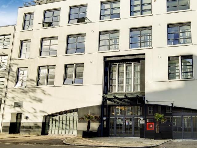 Carlow Street, London, NW1 2 bed apartment to rent £2,800 pcm £646 pw