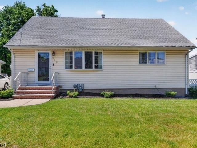 Carlson Pkwy, Cedar Grove, Home For Sale