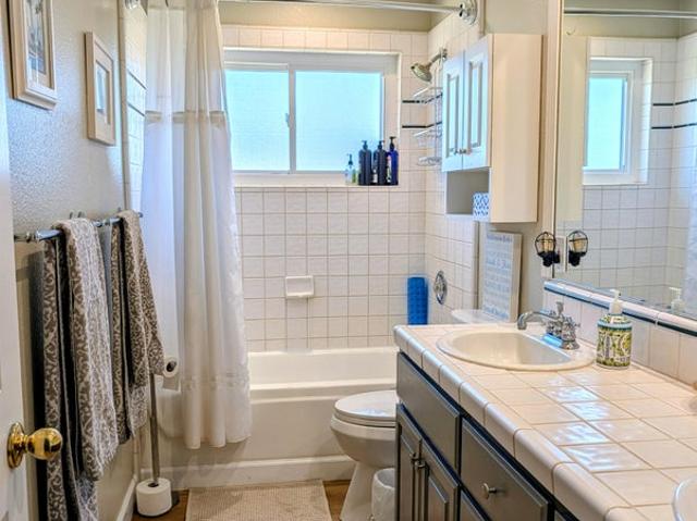 Carlsbad room: Near Freeways, Beach and Village