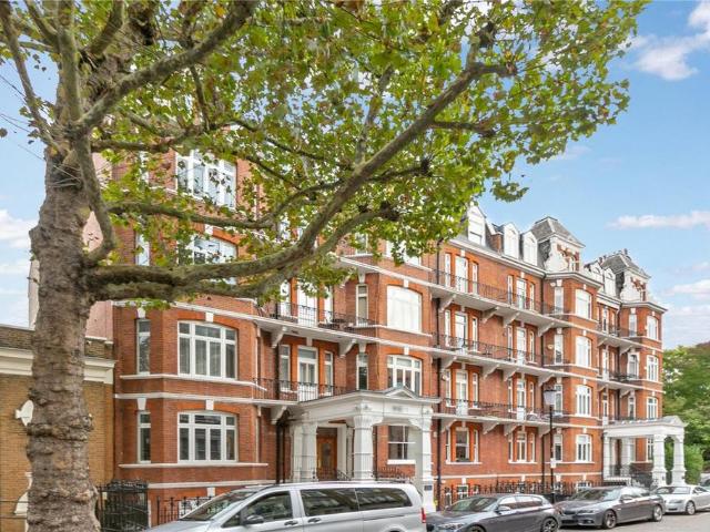 Carlton Mansions, London W14 3 bed flat to rent £8,000 pcm £1,846 pw