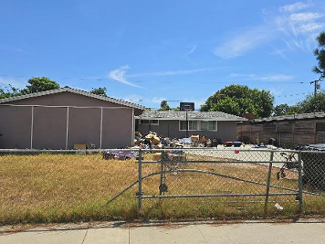 Carlton Ave