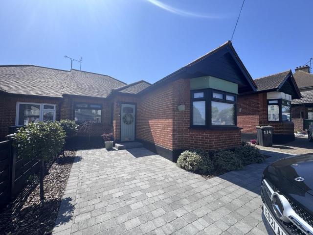 Carlton Avenue, Westcliff On Sea 3 bed bungalow to rent £2,250 pcm £519 pw