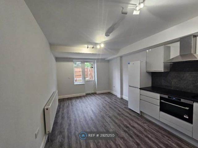 Carlton Avenue, Harrow HA3, 3 bed flat to rent, £2,150 pcm | PrimeLocation