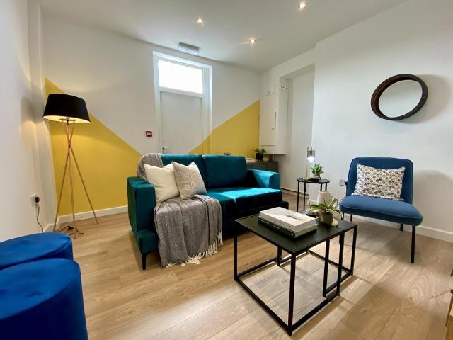 CARLTON AVENUE, Manchester M14 2 bed flat to rent £1,902 pcm £439 pw