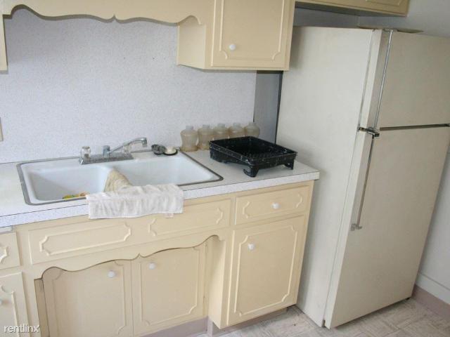 Carlton Apartments 2 Bedroom Apartment for Rent at 950 N Main St, Rockford, IL 61103 Signal Hill