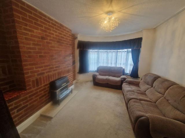 Carlton Crescent, Luton LU3, 3 bed semi detached house to rent, £1,600 pcm | PrimeLocation
