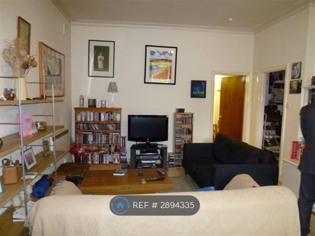 Carlton Drive, London SW15, 1 bed flat to rent, £1,820 pcm | PrimeLocation