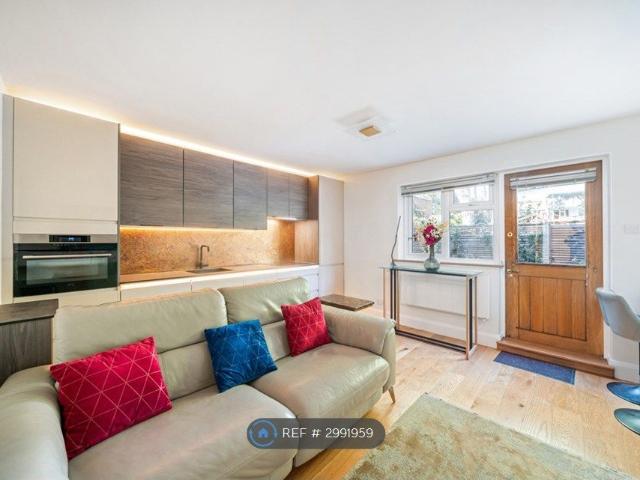 Carlton Drive, London SW15, 2 bed flat to rent, £2,400 pcm | PrimeLocation