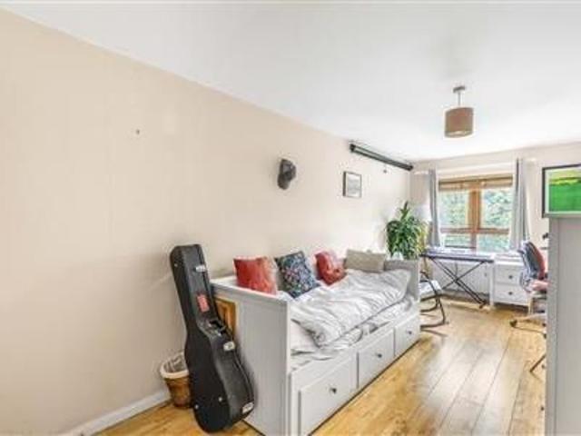 Carlton Drive, SW15