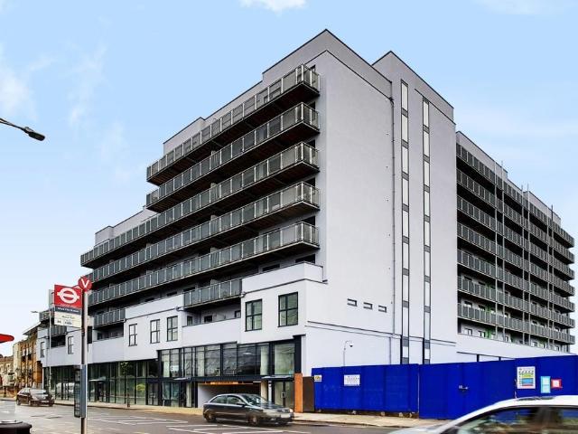 Carlton House, High Road, Ilford 3 bed apartment to rent £2,550 pcm £588 pw