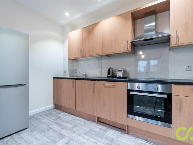 Carlton House, High Road, Ilford, IG1 2 bed flat to rent £1,800 pcm £415 pw