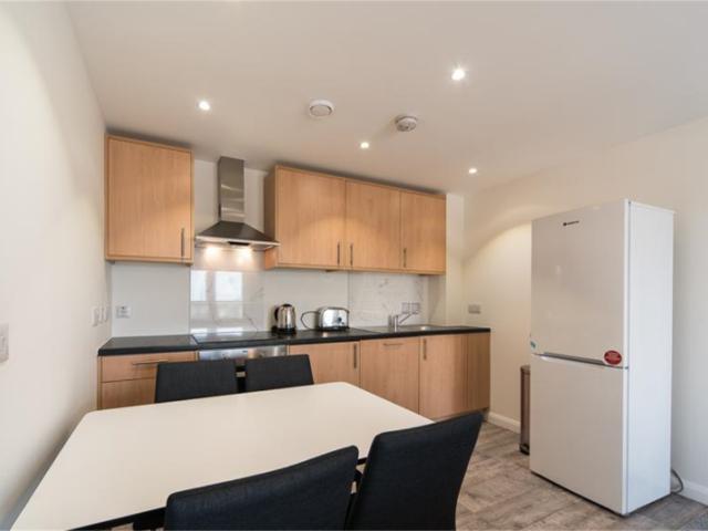Carlton House, Ilford IG1, 2 bed flat to rent, £1,800 pcm | PrimeLocation