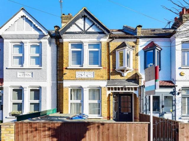 Carlton Park Avenue, London SW20, 2 bed flat to rent, £1,650 pcm | PrimeLocation