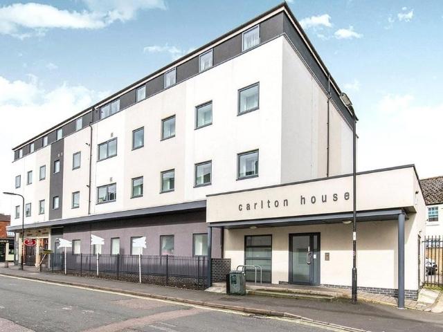 Carlton Place, Hampshire SO15 6 bed flat to rent £2,625 pcm £606 pw