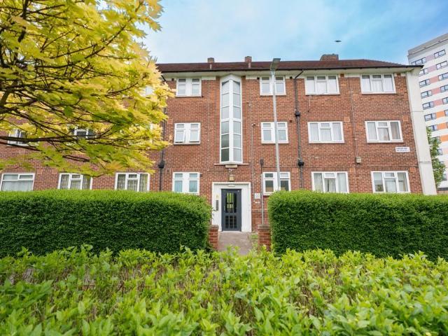 Carlton Rise, Leeds LS7, 2 bed flat to rent, £1,150 pcm | PrimeLocation