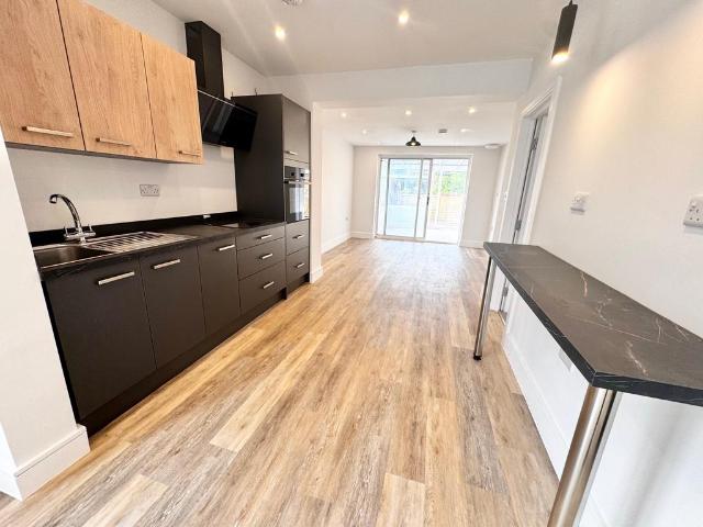 Carlton Road, BOURNEMOUTH 3 bed flat to rent £1,750 pcm £404 pw