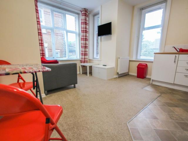 Carlton Road, Bournemouth BH1, 2 bed property to rent, £1,200 pcm | PrimeLocation